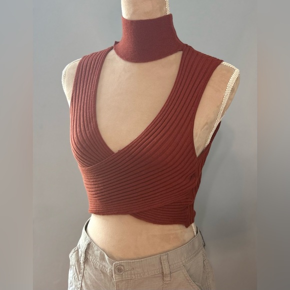 Le Lis | Tops | Womens Lelias Sleeveless High Neck Cross Wrap Crip Top ...